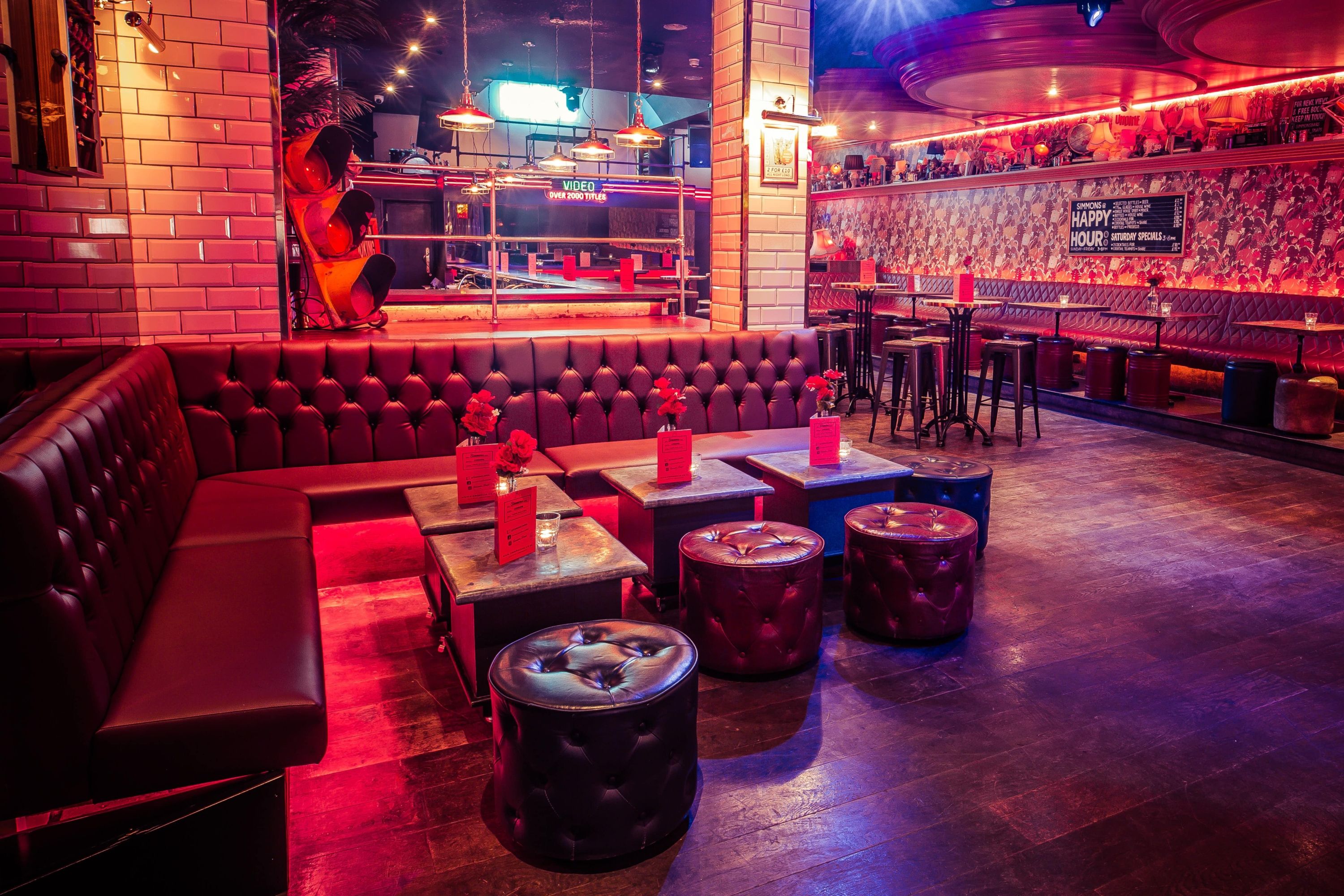 Simmons Bar | Oxford Street Party Bar | DJs, Late night, Cocktails